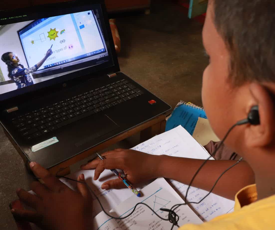 As colleges embrace virtual education, how are professors and students ...
