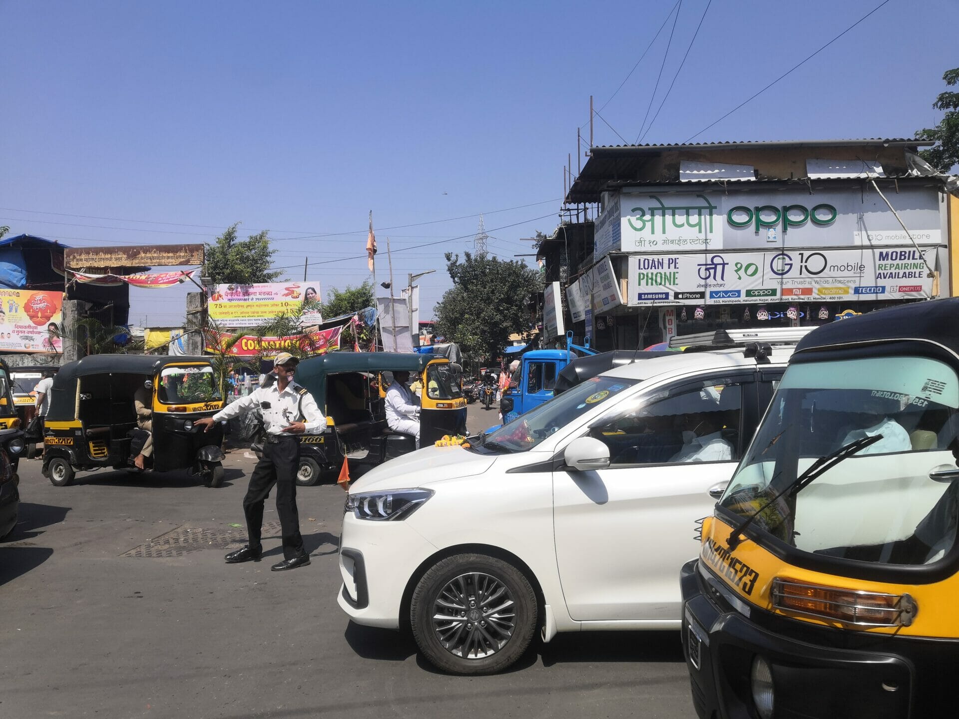 Residents protest unending traffic on Akurli road, but there are no ...