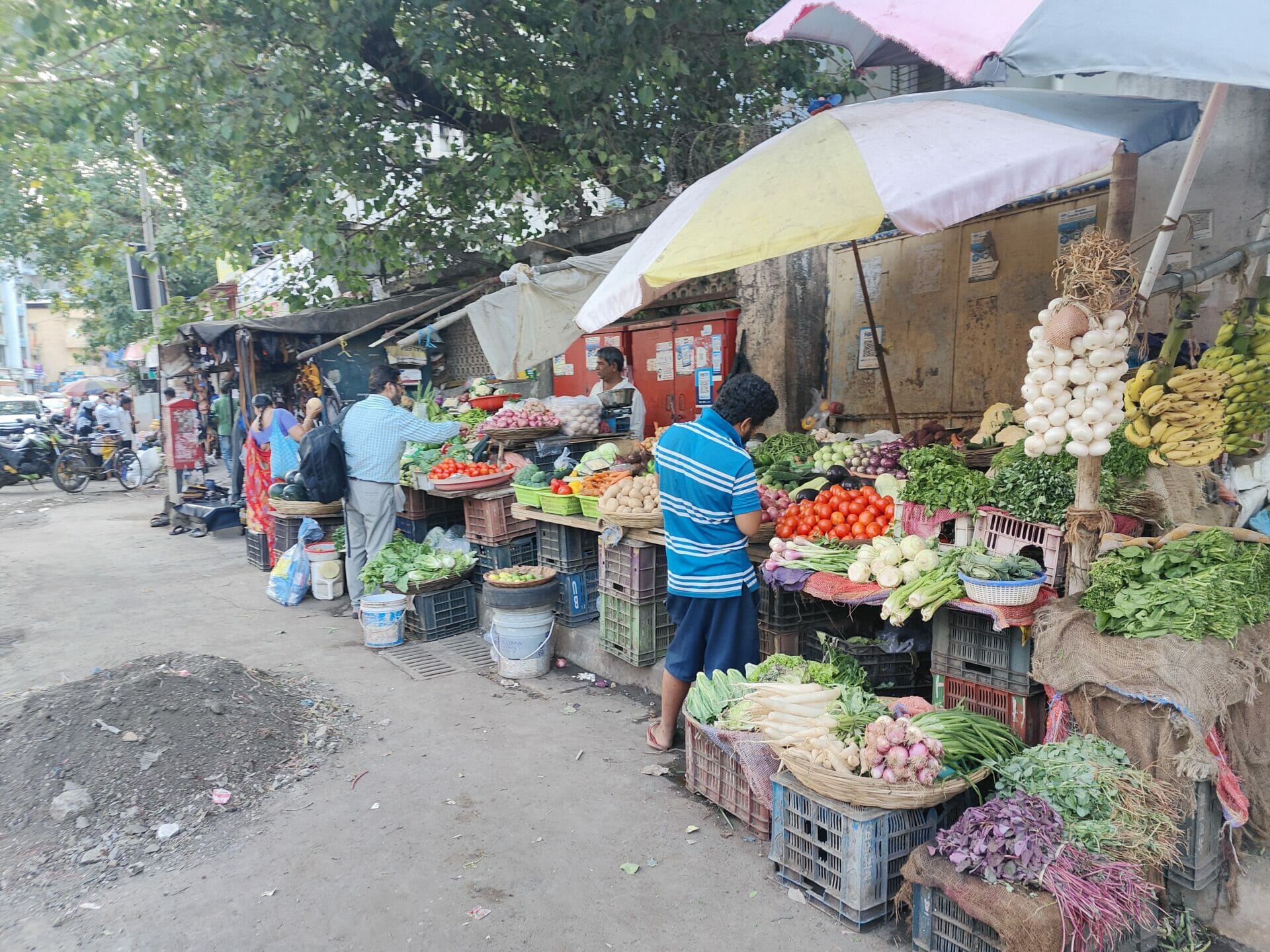 More heat, less business: Street vendors struggle as temperatures soar ...