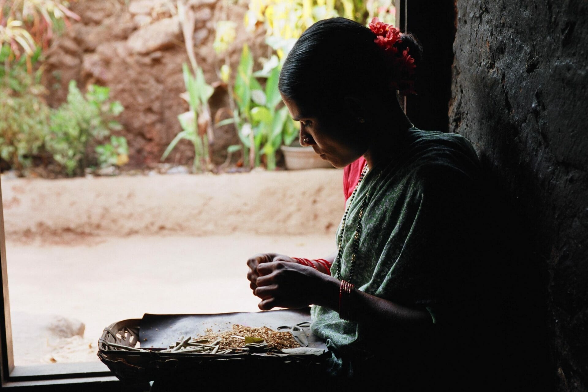 Hidden, unsung, Mumbai's piece rate workers toil away for meagre ...