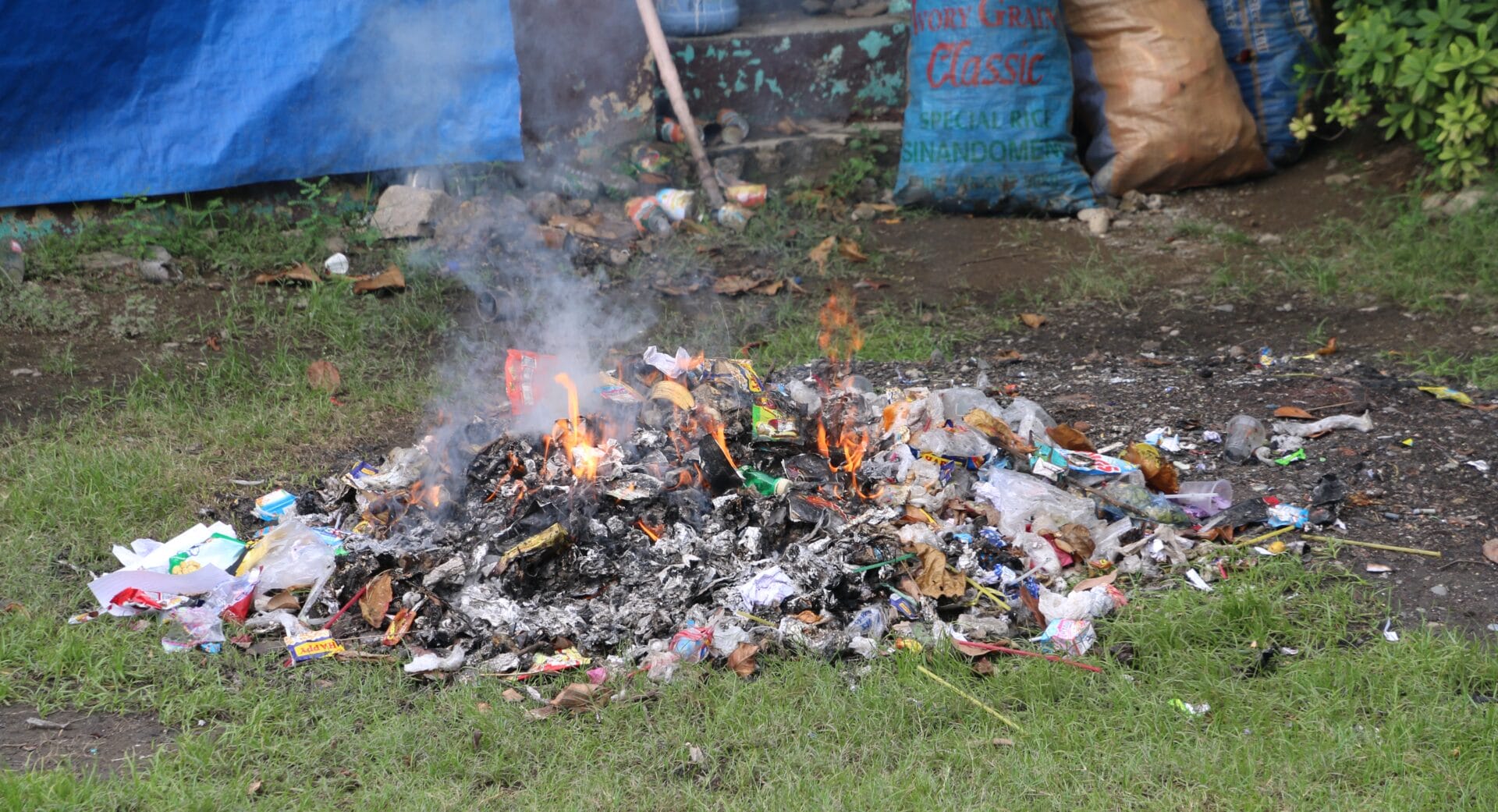 Will the ban on open garbage burning reduce pollution in Mumbai? - Citizen Matters